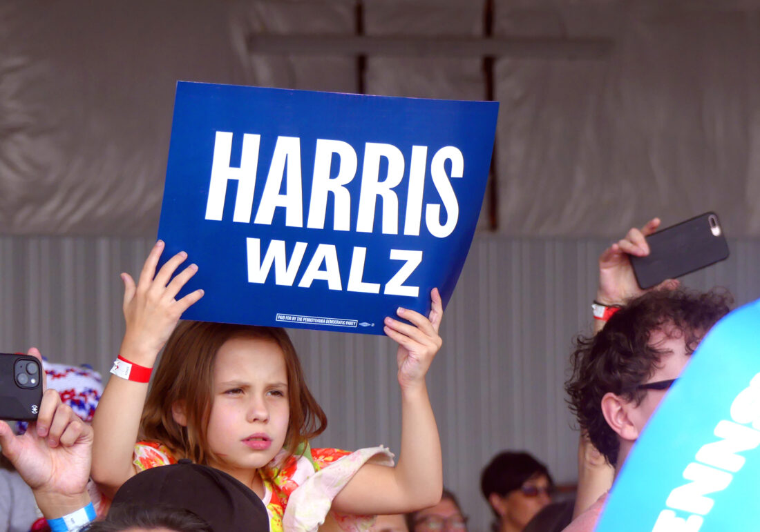Harris greets supporters | News, Sports, Jobs - Altoona Mirror